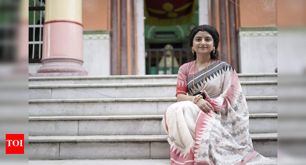 Aditi Munshi releases first song from her ‘Baro Gaane Borshojapon ...