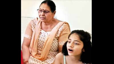 Granny & Granddaughter Take Music Lessons At Bhatkhande | Lucknow News ...