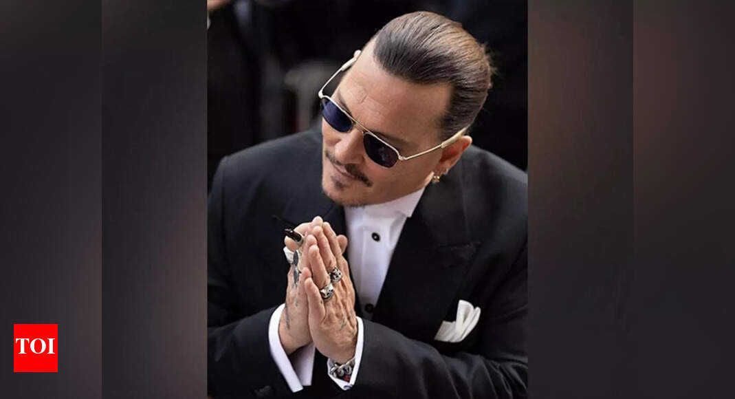 Johnny Depp gets emotional as he receives seven-minute standing ovation ...