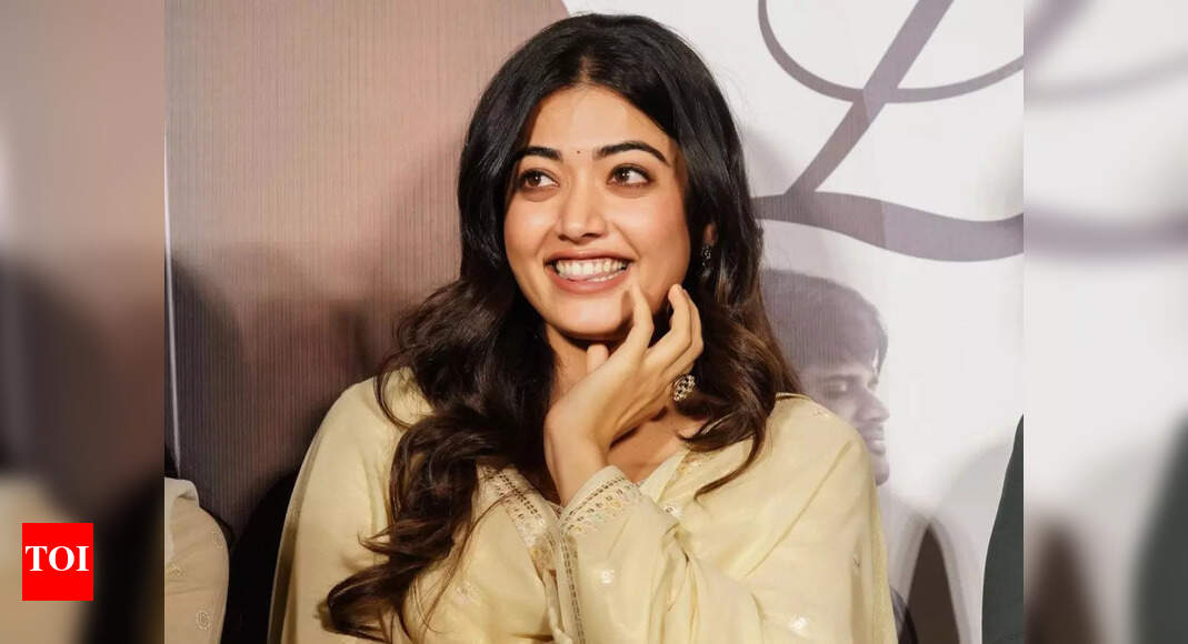 Rashmika Mandanna's cheeks turn rosy as Vijay Deverakonda's fans ...