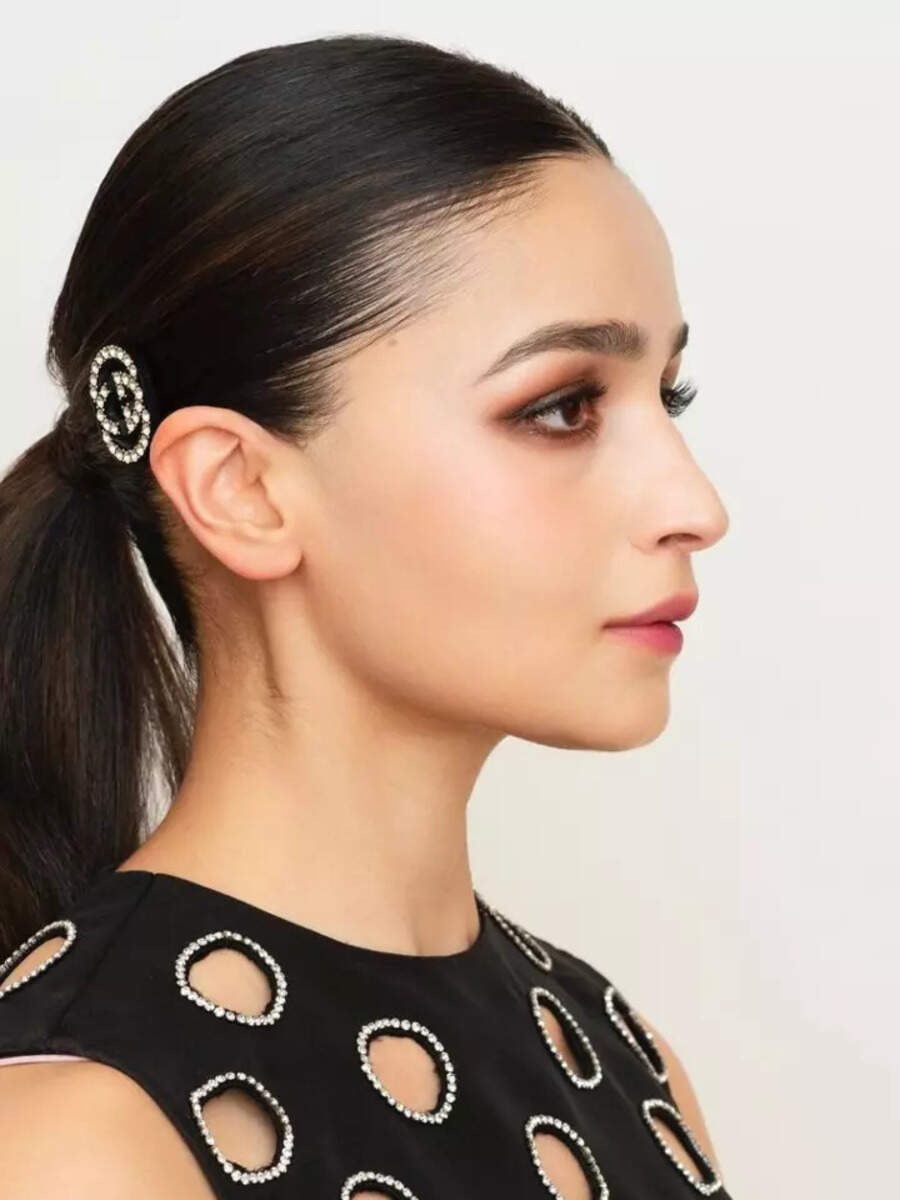 Quick Guide To Alia Bhatt's Korean-Inspired Eye Makeup Look | Zoom TV