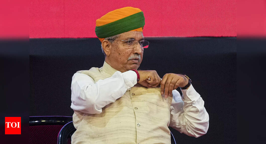 Arjun Ram Meghwal assumes charge as law minister | India News - Times ...