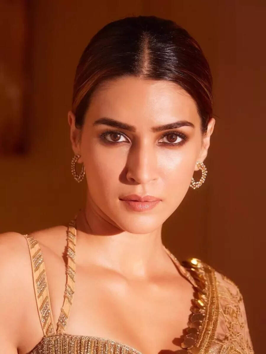 Kriti Sanon's shimmery sequin sarees | Times of India