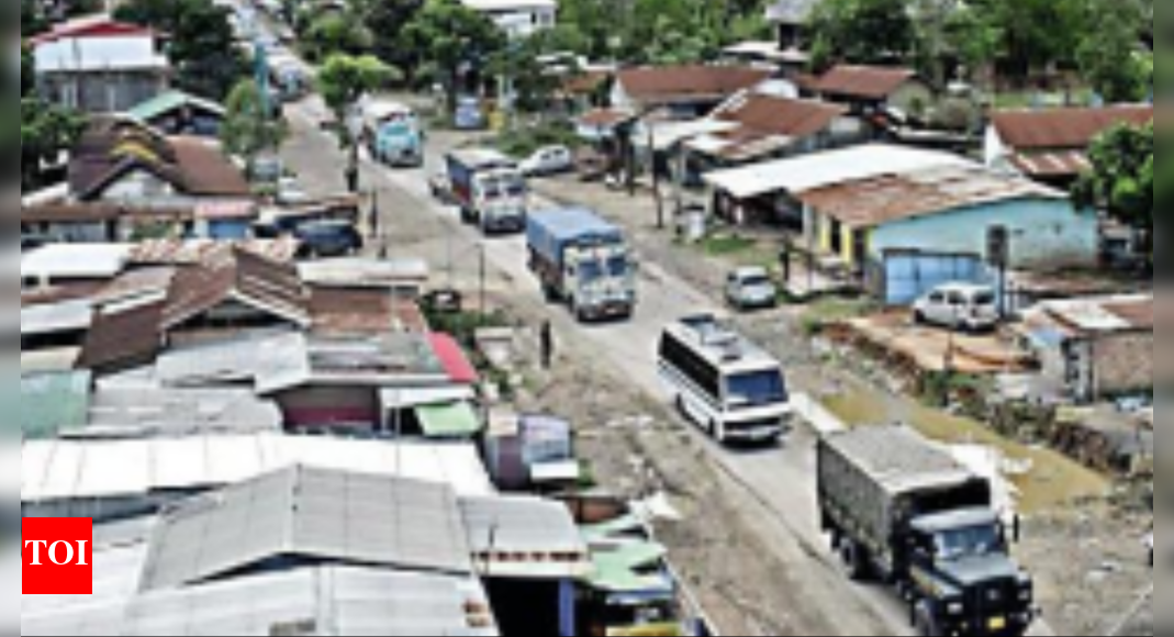 6-member AICC team lands in Imphal to probe violence | Imphal News ...