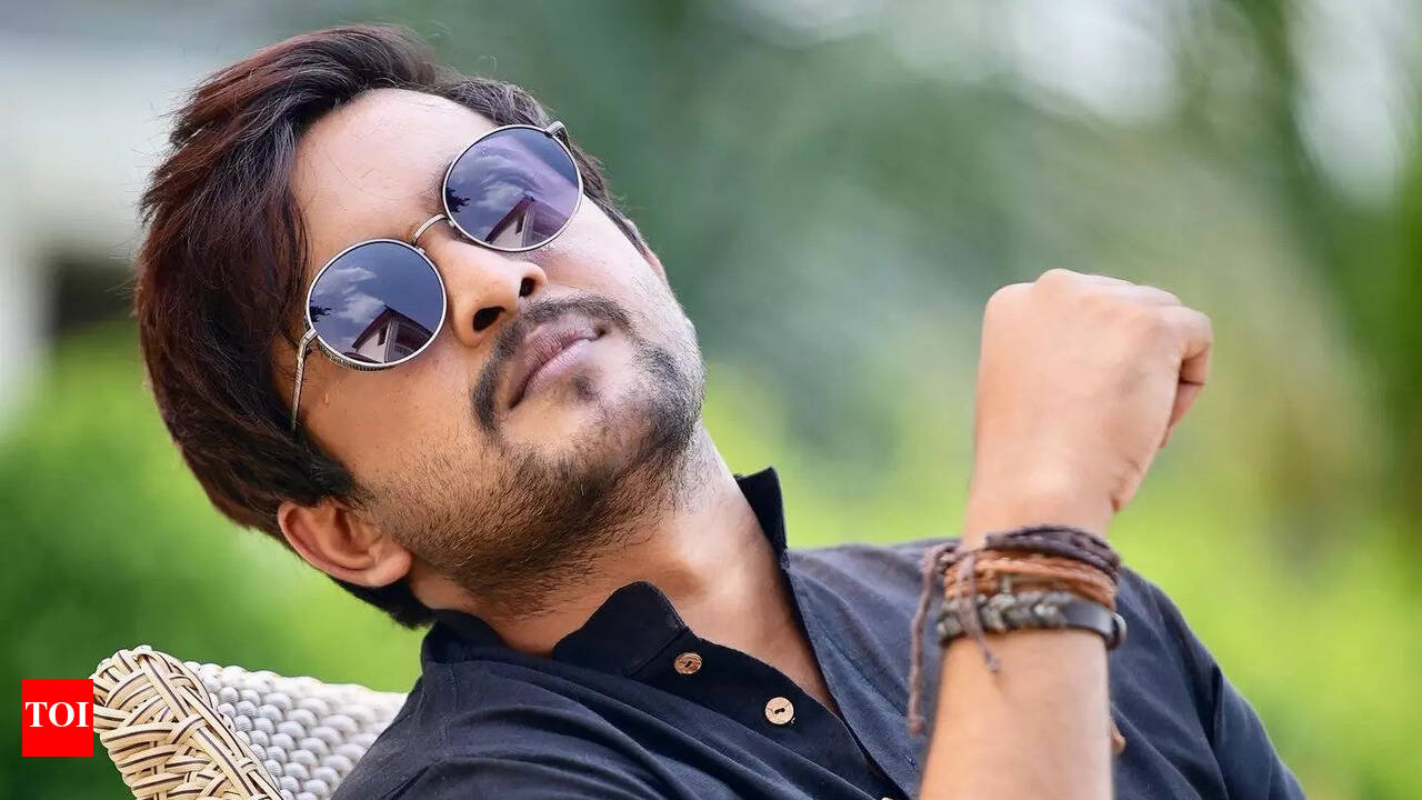 Aniruddha Gupta's Instagram, Twitter & Facebook on IDCrawl