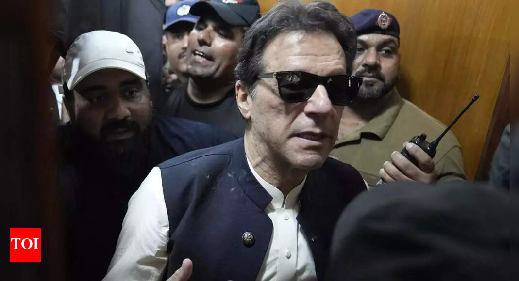 Pak police arrive at former PM Imran Khan's residence in Lahore for ...