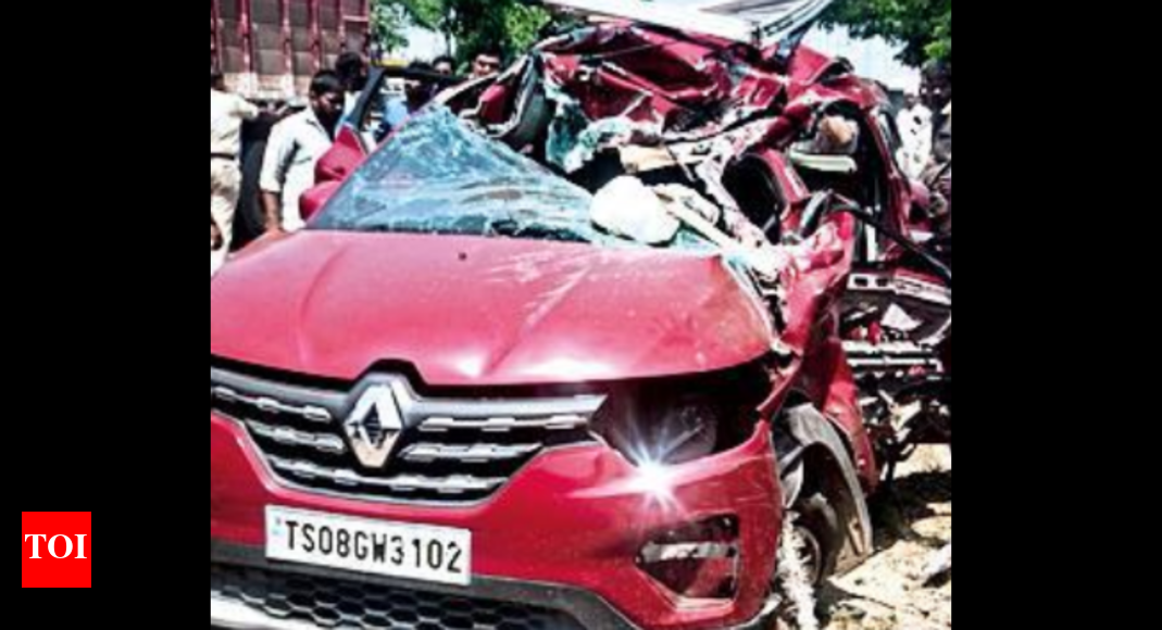 Four die, 8 injured as car crashes into truck in city | Hyderabad News ...