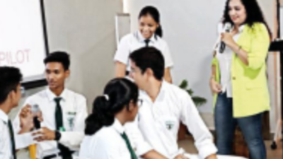 'Girl pilot' motivates Ara school students | Patna News - Times of India