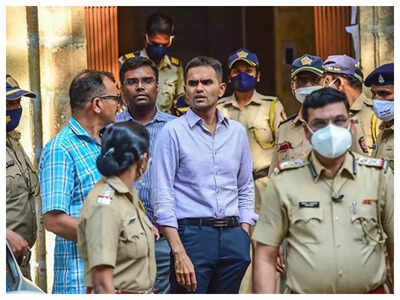 Aryan Khan case: Bombay HC pulls up Sameer Wankhede over leaked chats with Shah Rukh Khan; next ...