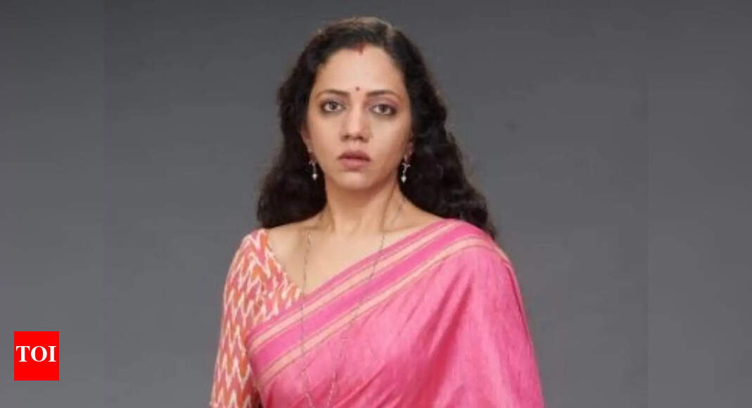 'Doosri Maa' actress Neha Joshi dons sarees that 'shape her overall ...