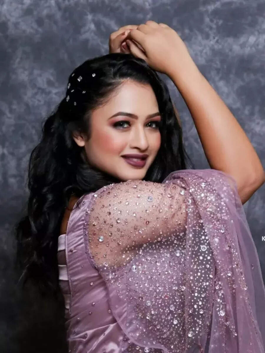 Girija Prabhu's beautiful photoshoot in a mauve gown | Times of India