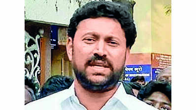 Y S Avinash Reddy News: YSRCP MP stays put in hospital for fifth day as CBI waits to arrest him ...