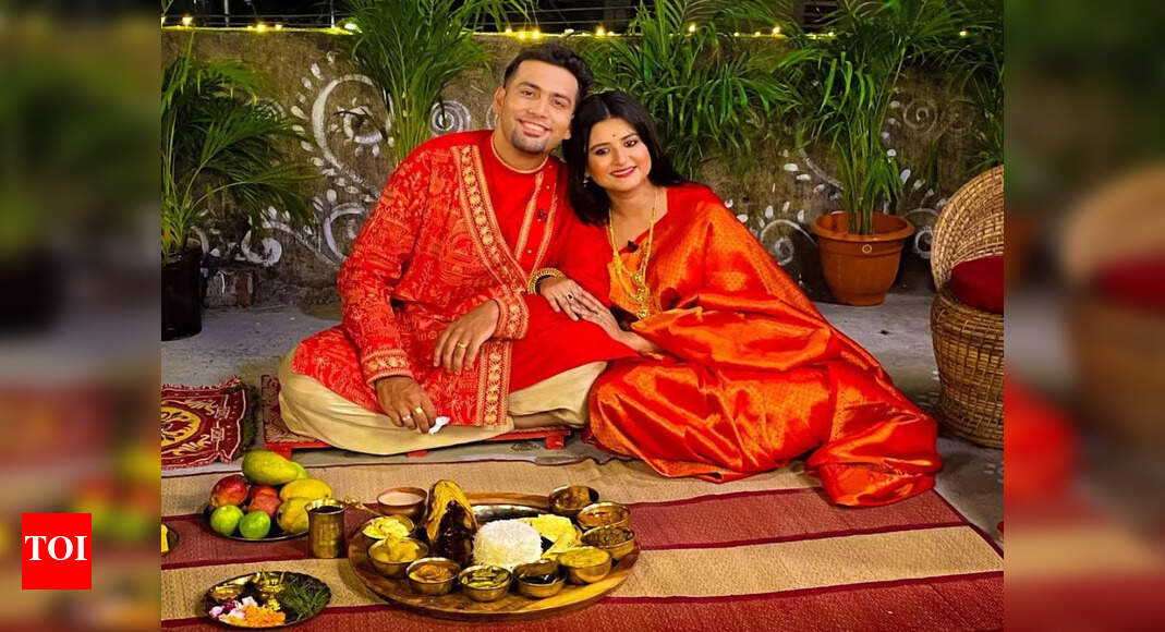 Celeb couple Rupsa Chatterjee-Sayandeep Sarkar and their family to ...