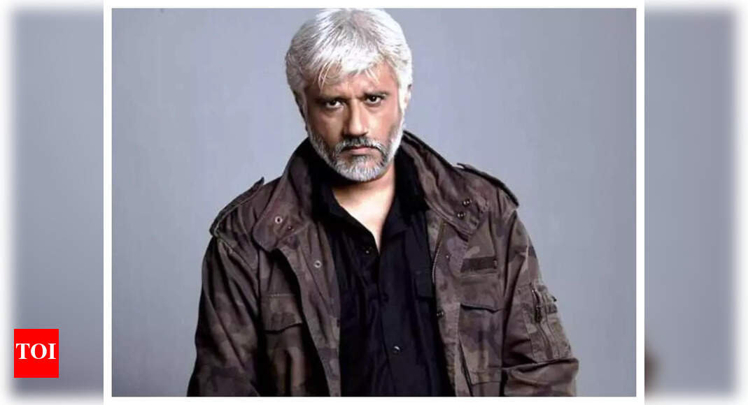 Vikram Bhatt files criminal complaint against Kserasera Chairman Satish ...
