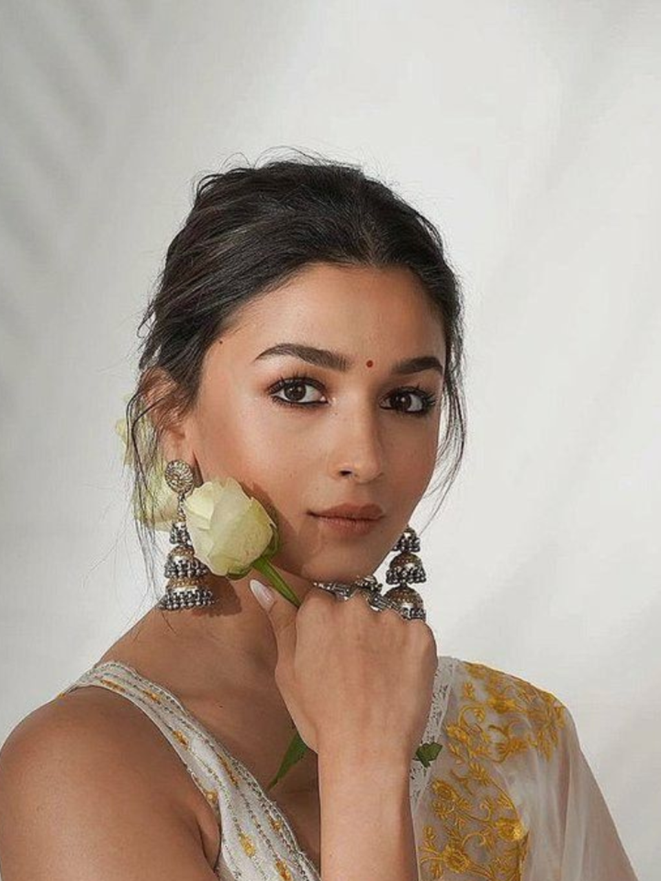 Makeup Tips For Red Saree | Saubhaya Makeup