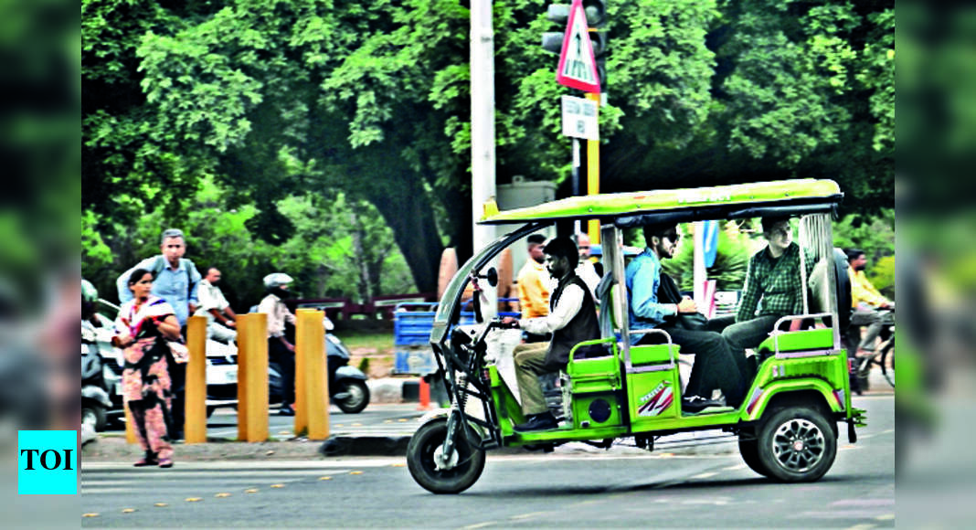Ut Dept Briefs E-rickshaw Drivers, Challans Up Next | Chandigarh News ...