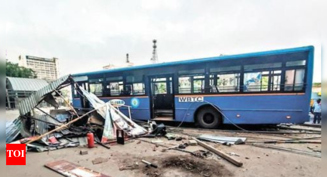 Govt Bus Ploughs Through E-w Metro Site At Bbd Bag, 3 Injured | Kolkata ...