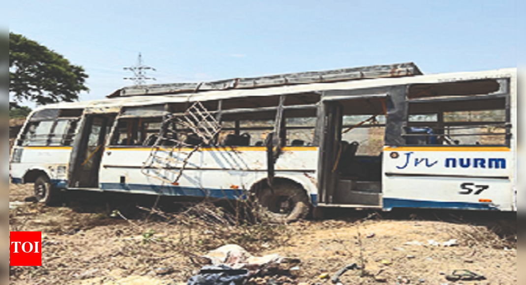 City Bus Overturns, 2 Killed, Over 20 Injured | Raipur News - Times of India