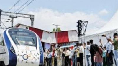 PM Narendra Modi flags off Uttarakhand's 1st Vande Bharat Express | Dehradun News - Times of India
