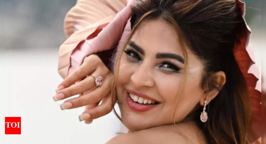 Cannes 2023: Komal Thacker’s captivating click from day 3 takes the ...