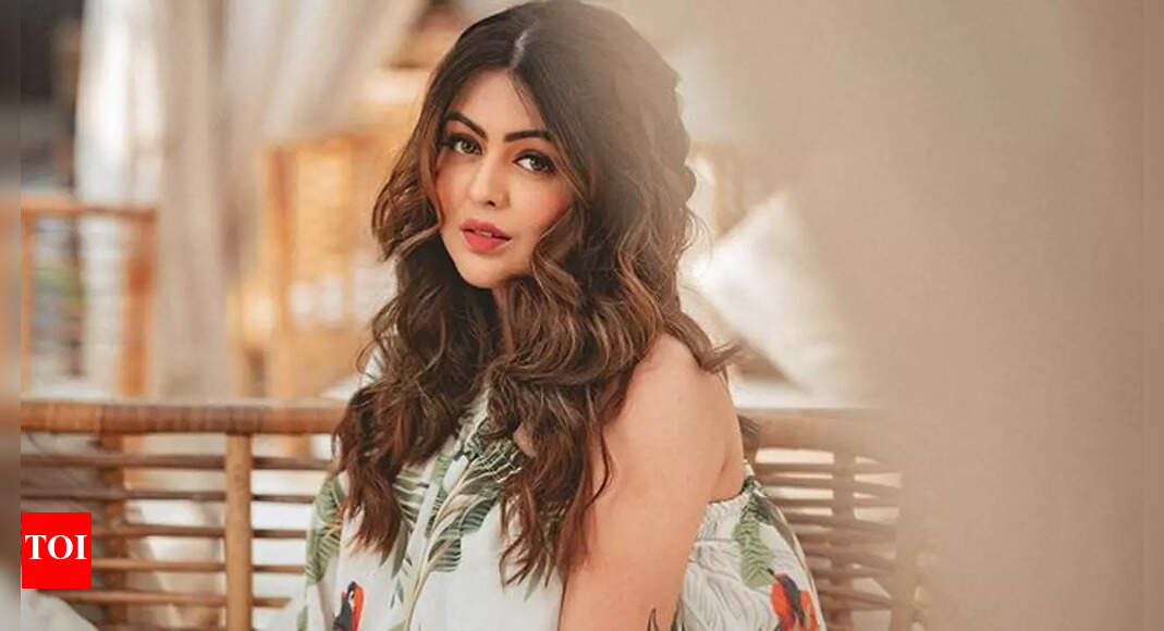 Mahabharat fame Shafaq Naaz shares a stunning picture from the past flaunting her toned body ...