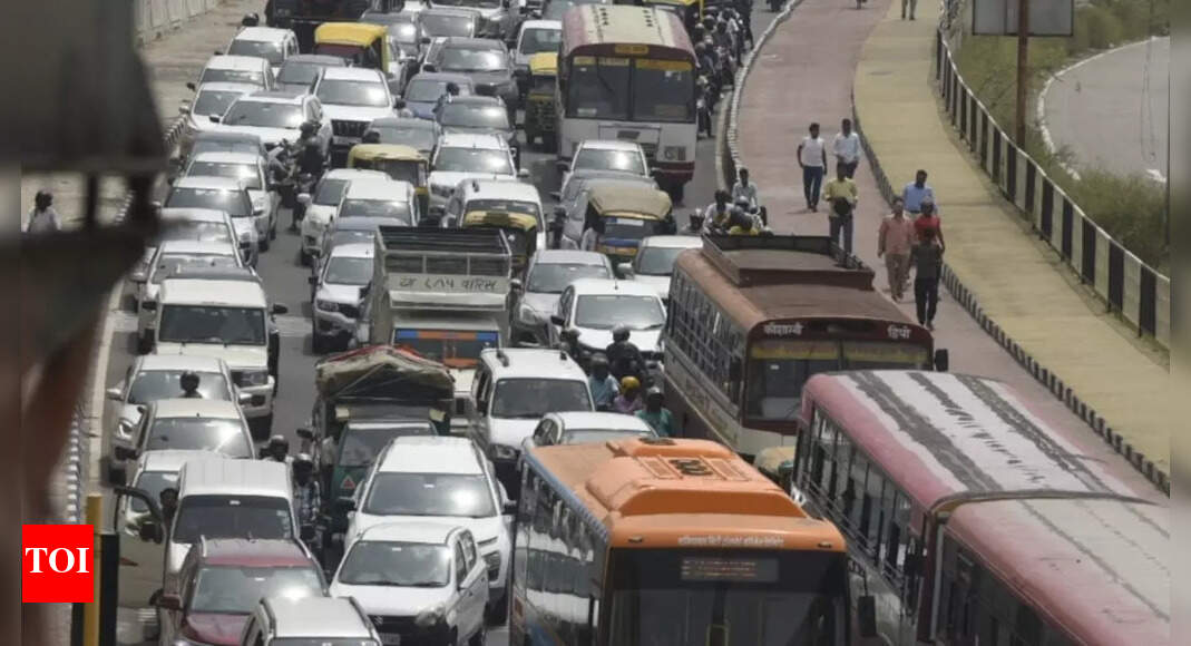 Mahila Maha Panchayat: Massive traffic jam as Ghazipur border sealed ... Mahila Maha Panchayat: Massive traffic jam as Ghazipur border sealed ...