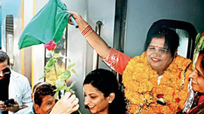 India’s 1st Lady Guard In Rlys Calls It A Day | Bhopal News - Times of ...