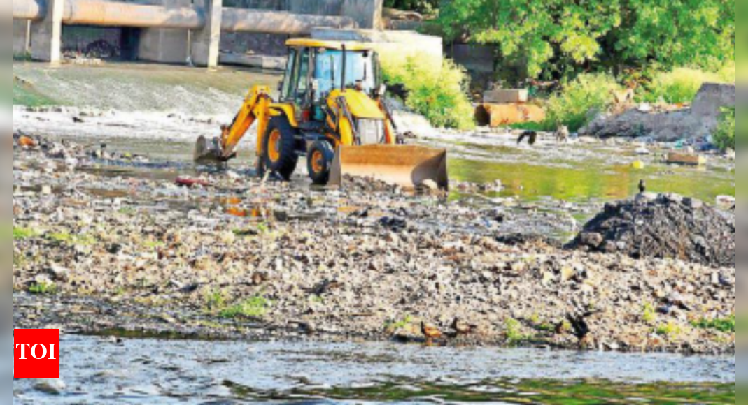 New PMC helpline to tackle shoddy pre-monsoon works | Pune News - Times ...