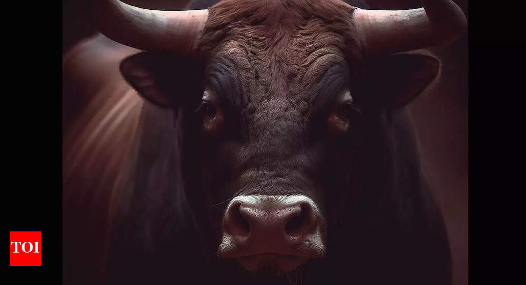 Armyman among 2 killed in separate bull attacks in west UP | Bareilly ...