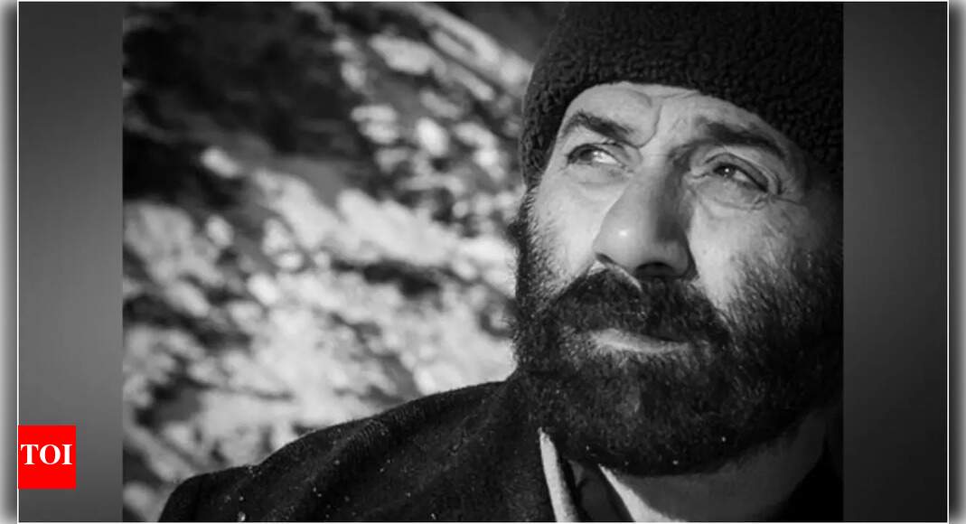 Sunny Deol enjoys day out in the sun | Hindi Movie News - Times of India