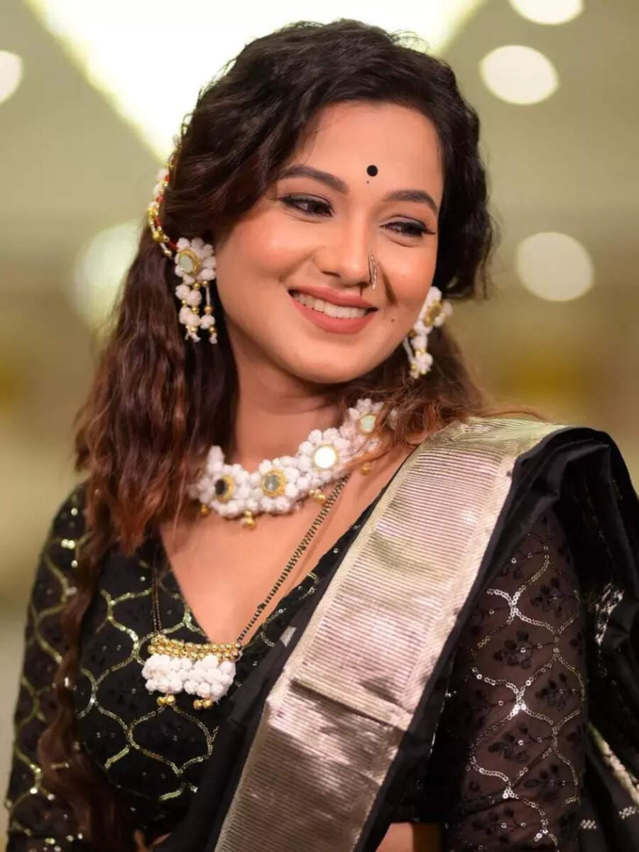 Radha Sagar's beautiful photoshoot in black saree | Times of India