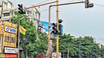 One too many traffic signals leave citizens confused | Pune News ...