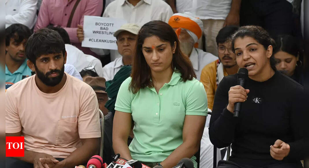 Wrestlers' protest: Retired IAS officer demands resignation of Haryana ...