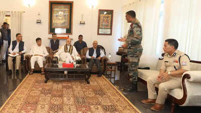 Manipur: Amit Shah visits Moreh on Myanmar border; hold security review meeting, meets Kuki ...