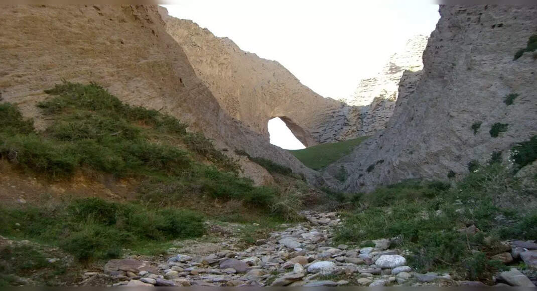 Shipton's Arch in China is a natural wonder of grand proportions, China ...