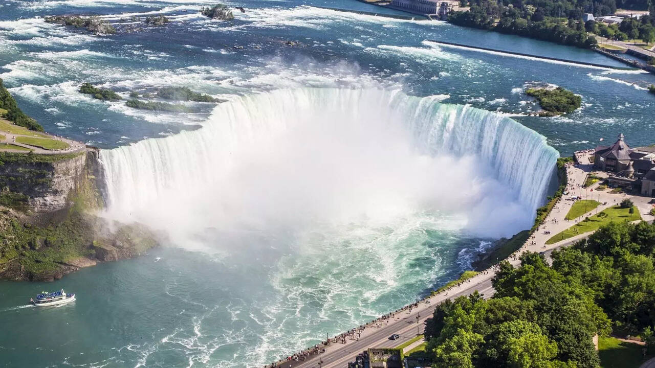 Niagara Falls: A Breathtaking Journey Into Natural Splendour