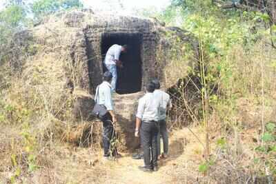Expert visits rock cave at Tamsuli | Goa News - Times of India