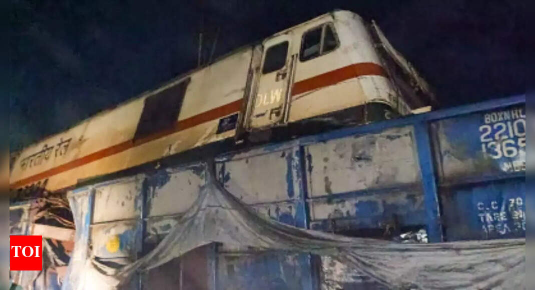 Tamil Nadu CM, governor express condolences over Coromandel express ...