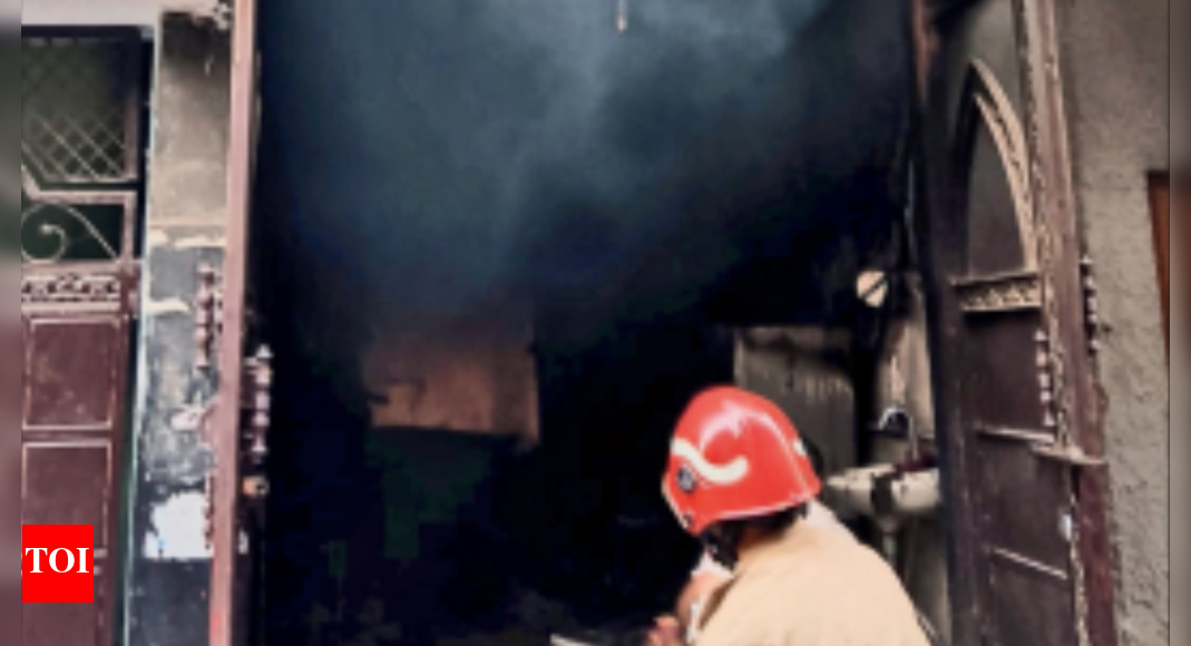 Close to 200 kids and teachers escape unhurt in madrassa fire in Delhi ...