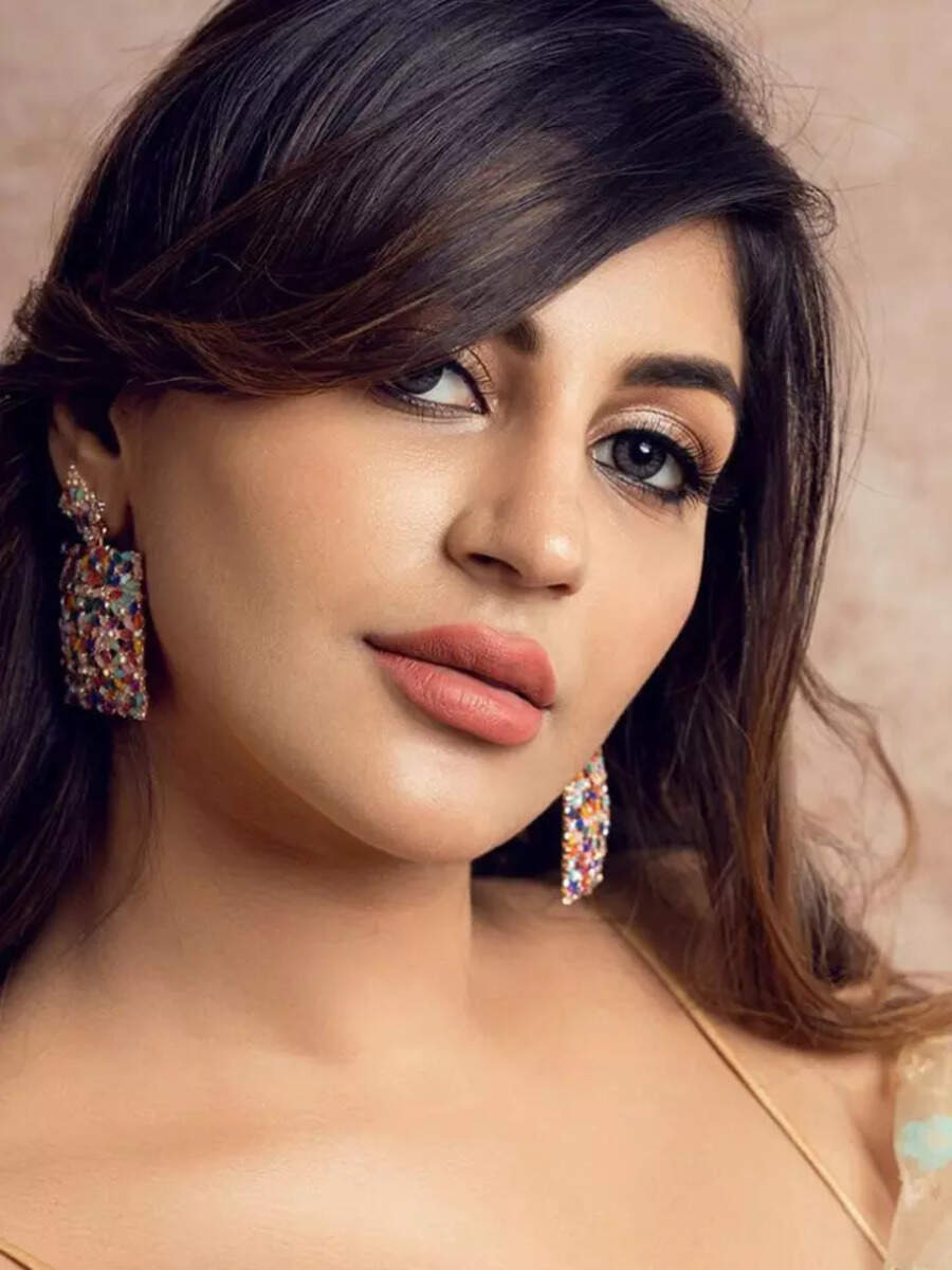 10 Sizzling Hot Stills Of Yashika Anand Times Of India