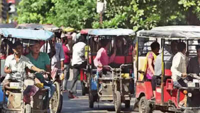 Delhi: E-rickshaws choking points in focus, transport department plans ...