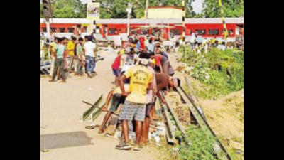 Odisha triple train crash: Bihar teen with broken leg recuperates in ...