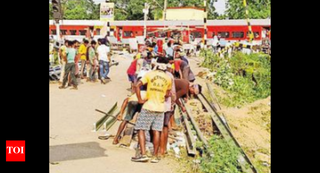 Odisha triple train crash: Bihar teen with broken leg recuperates in ...