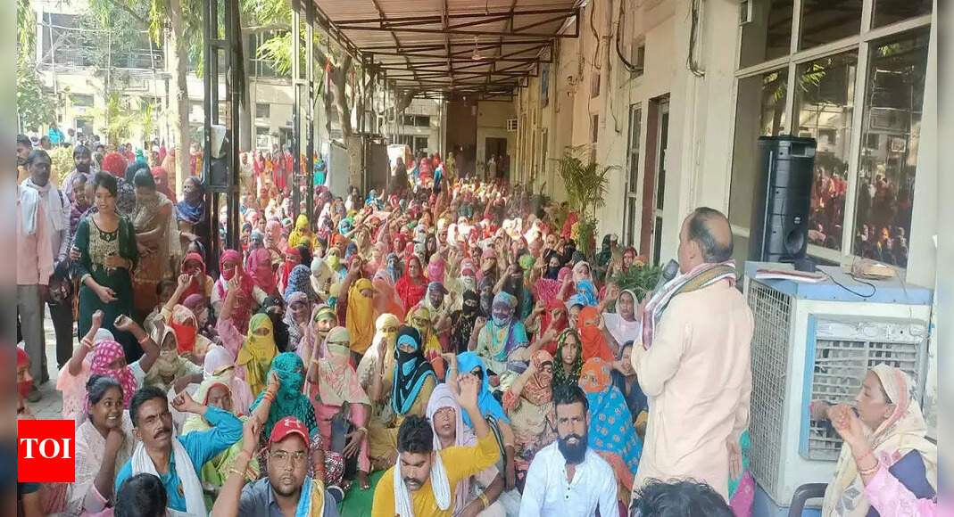 Won’t End Protest Till Govt Takes Up Our Demands: Safai Staff | Gurgaon ...
