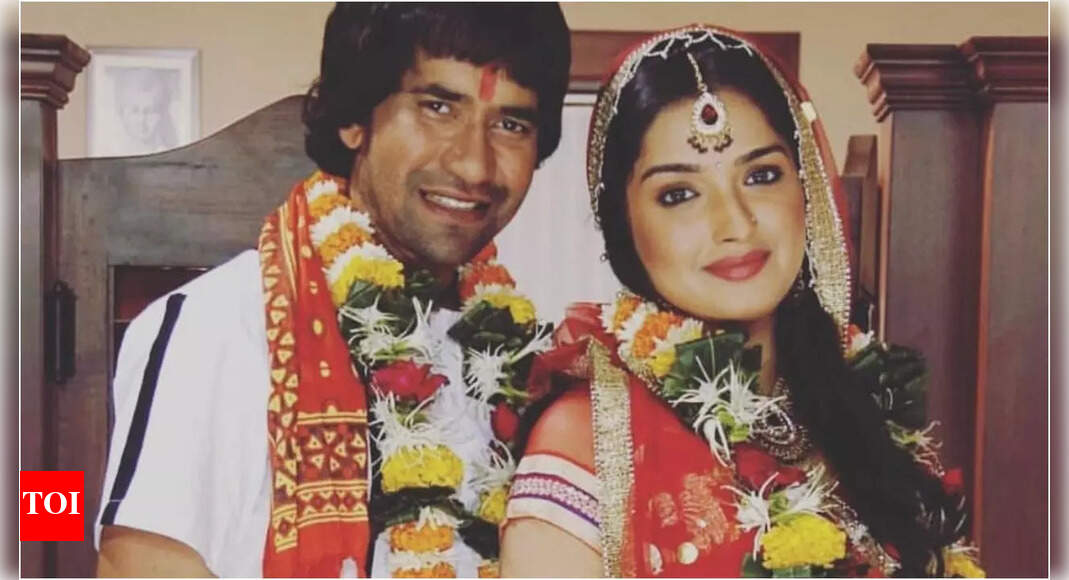 Aamrapali Dubey and Nirahua looks unrecognisable in THIS throwback pic from 'Nirahua Hindustani ...