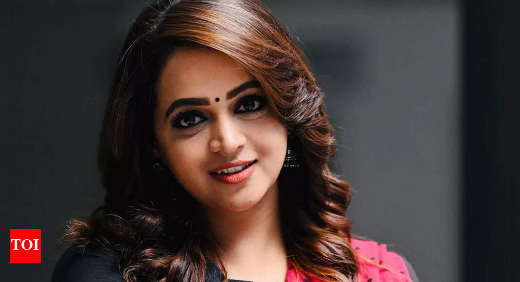 Manju Warrier, Samyuktha Varma, and others extend birthday wishes to ...
