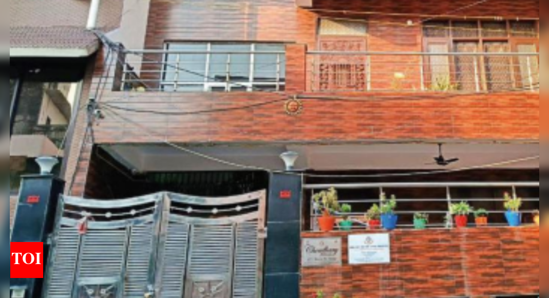 Girl falls to death from terrace in Noida's Sector 11; was taking a ...