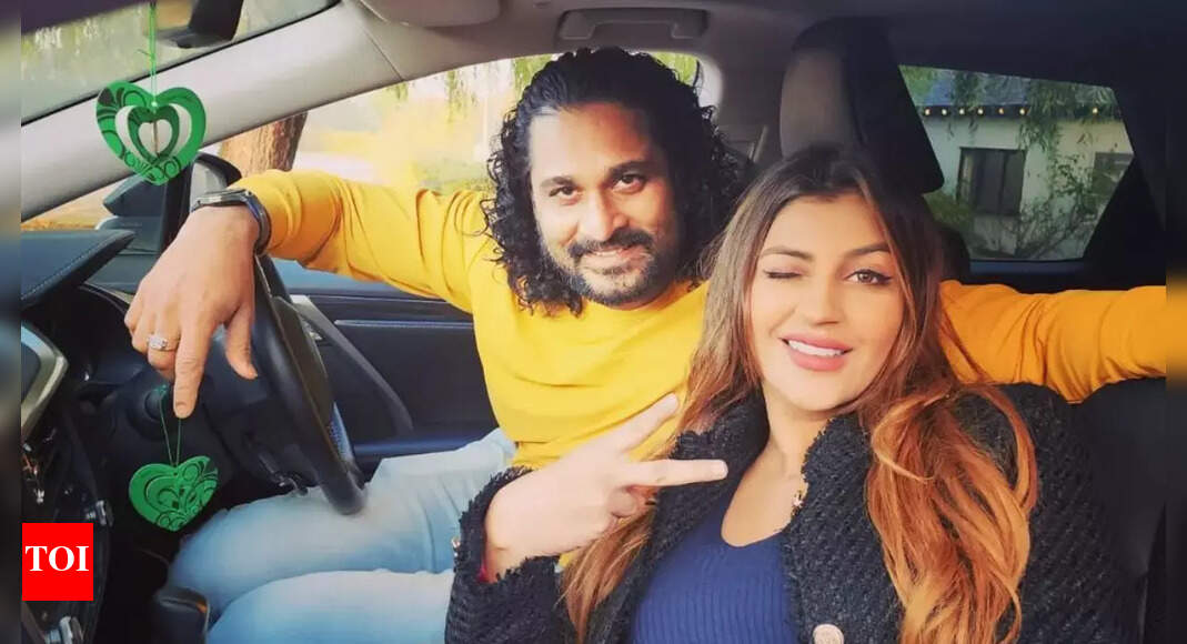 It is for a movie: Yashika on pictures with Richard Rishi | Tamil Movie ...