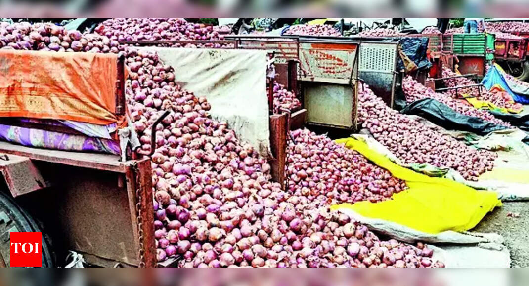 Wholesale Price Of Onion Improves Amid Fluctuations | Nashik News - Times of India