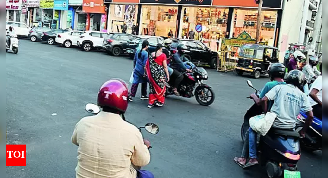Jaywalking Poses Challenge For Motorists On Devaraja Urs Road | Mysuru ...
